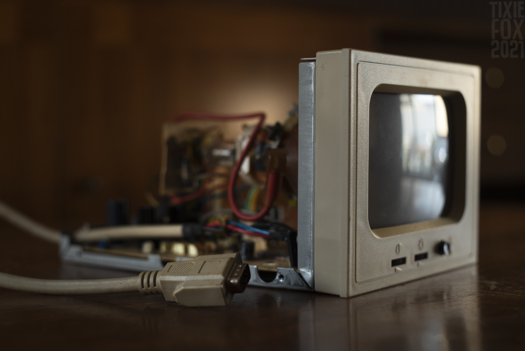 A CRT inside your PC: STS Tecom amber monitor showcase - United & Co