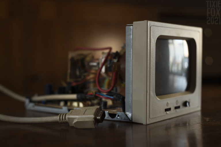 A CRT inside your PC: STS Tecom amber monitor showcase - United & Co